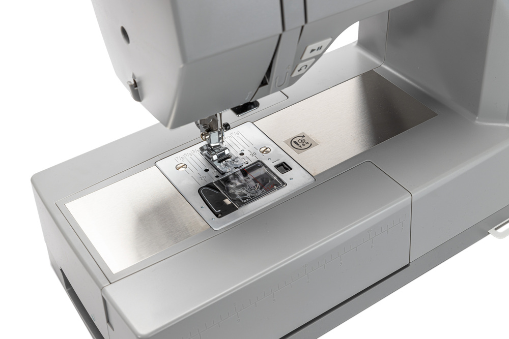 SINGER Heavy Duty 6705C - Cusut si surfilat